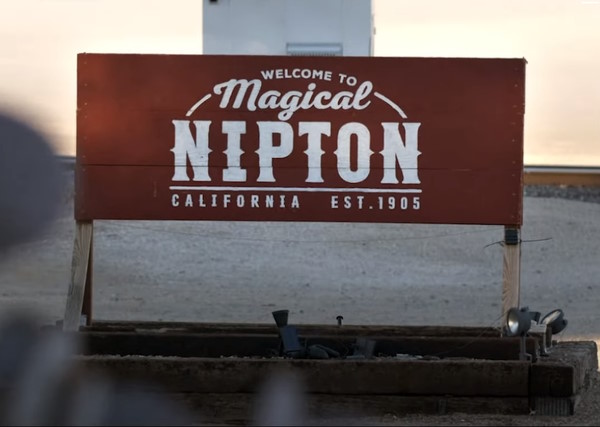 The Mining Town of Nipton Purchased by Circus Company - Villageio